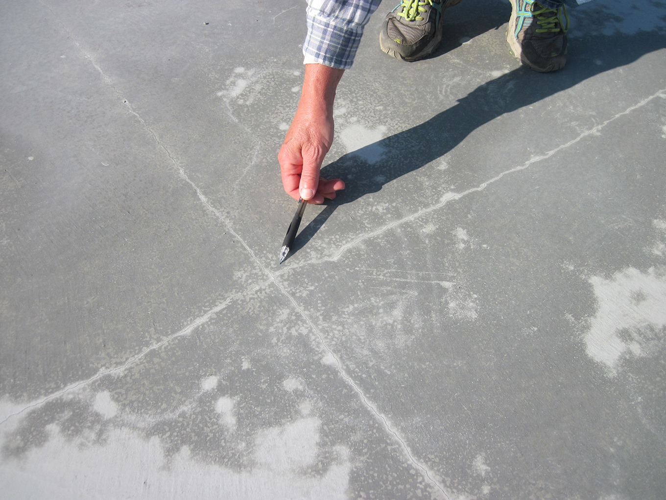 Contraction Joints in Residential Slabs Using a New Method : Concrete ...